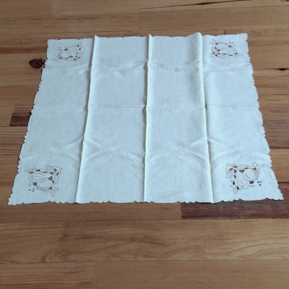 American Vintage | Dining | Vintage Embroidered Pear Peach Cutwork Off ...